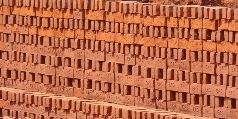 Adobe como Material de Construcción 】 Qué es y Usos - Sacosa